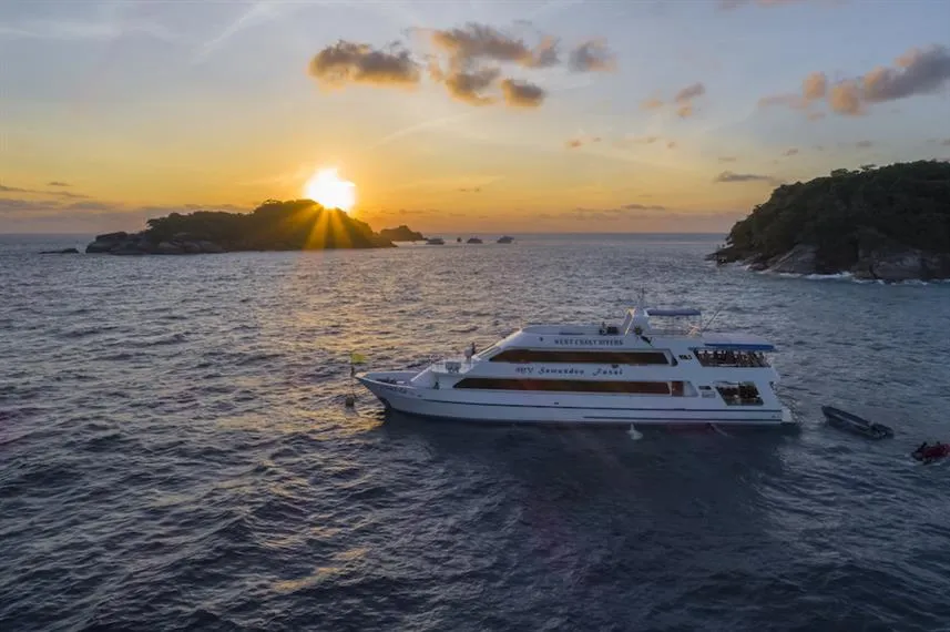 Luxury Liveaboard Diving In Thailand | Giant Stride